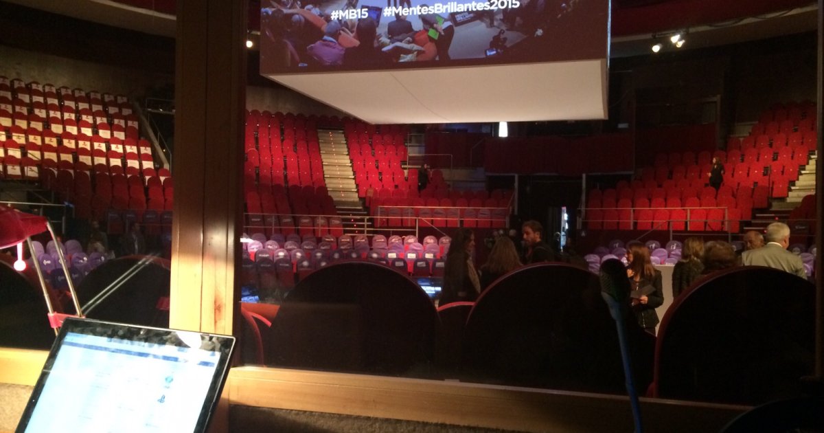 Mentes Brillantes en la cabina de interpretación | Traducciones TRIDIOM